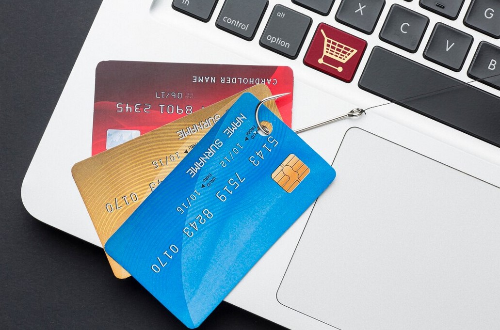 Pros and cons of credit cards - why are they so convenient?